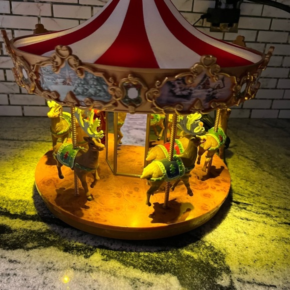 Merry carousel | Holiday | Very Merry Carousel Musical Animated Indoor ...